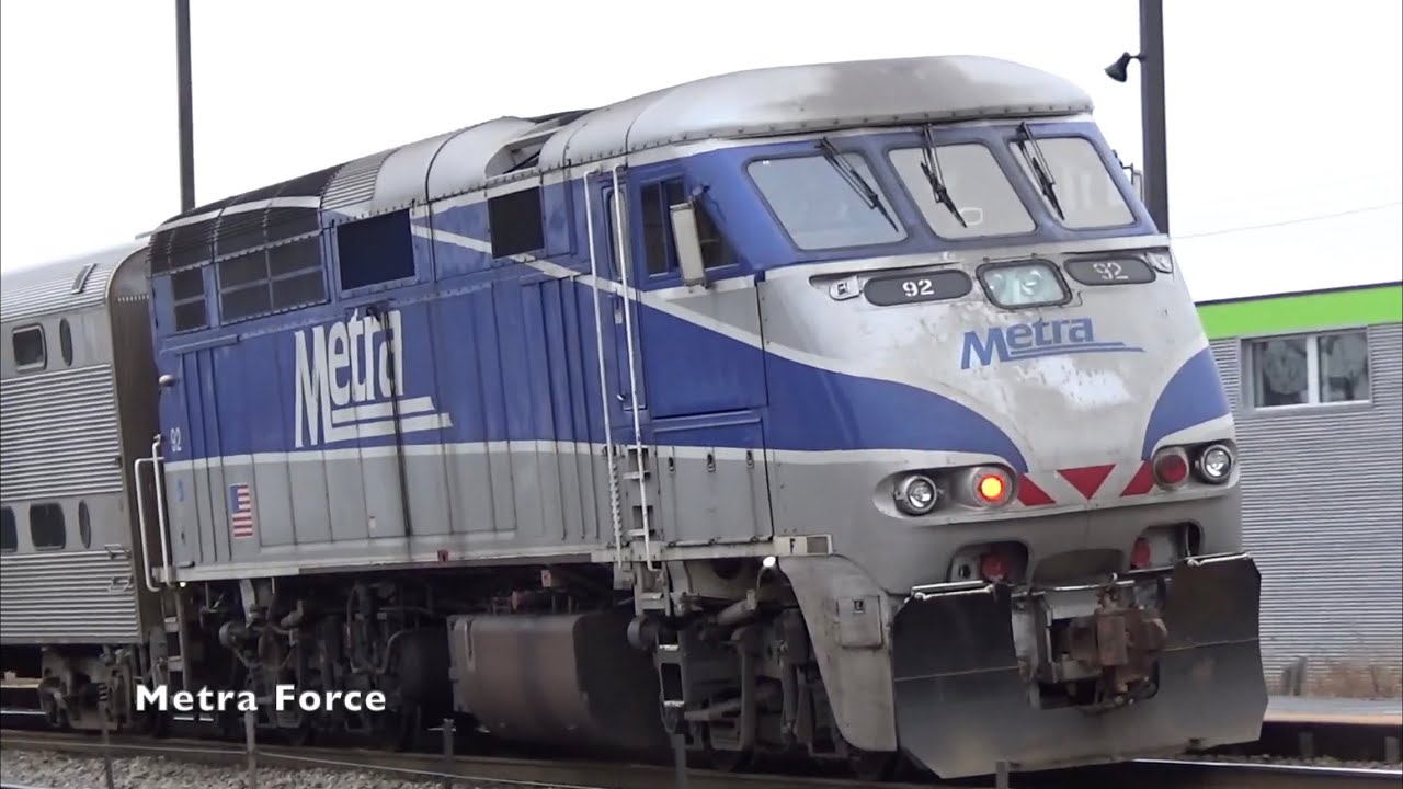 Metra Trains at Galewood Station - YouTube