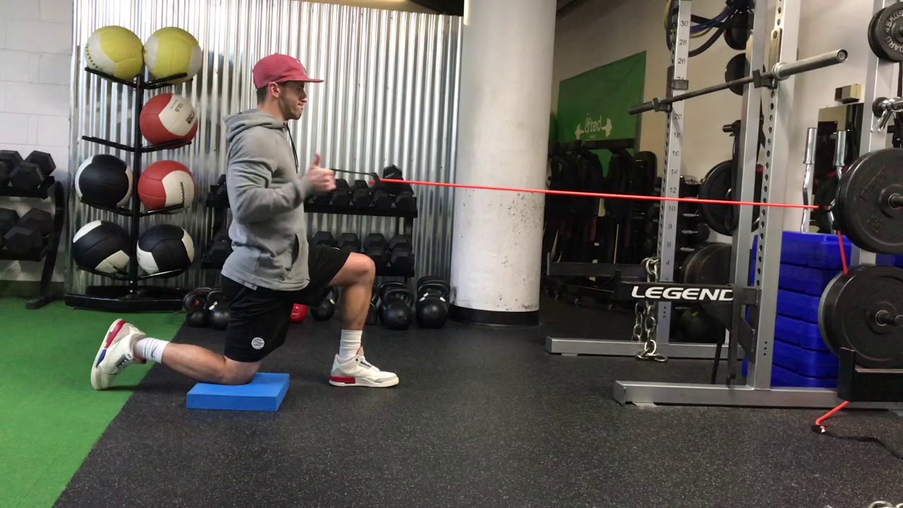 HALF KNEELING ONE ARM BAND ROW - YouTube