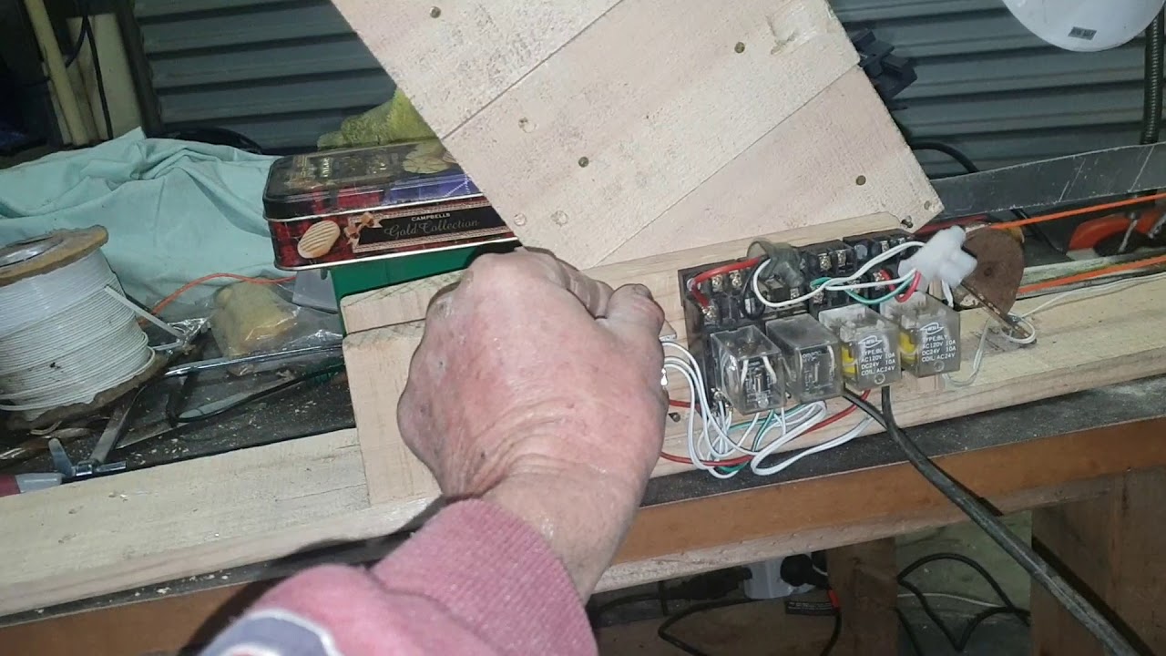 Automatic gate prototype - YouTube