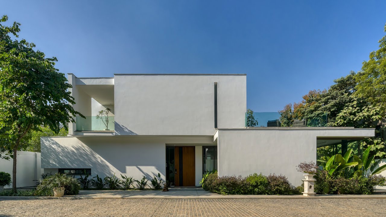 Simplicity Meets Grandeur: Inside the 9000m² White House - YouTube