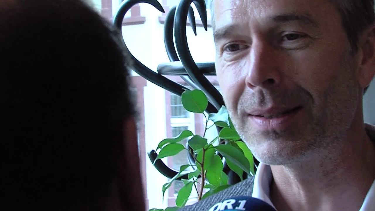 Dirk Steffens wird Festivalleiter bei GREEN SCREEN - YouTube