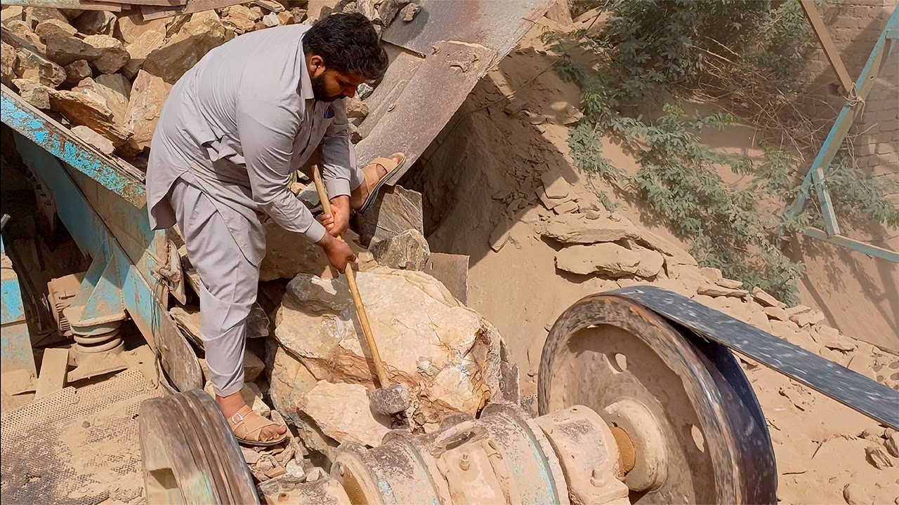 Quarry Primary Rock Crusher Machine |Rock Quarry Crushing Operations ...