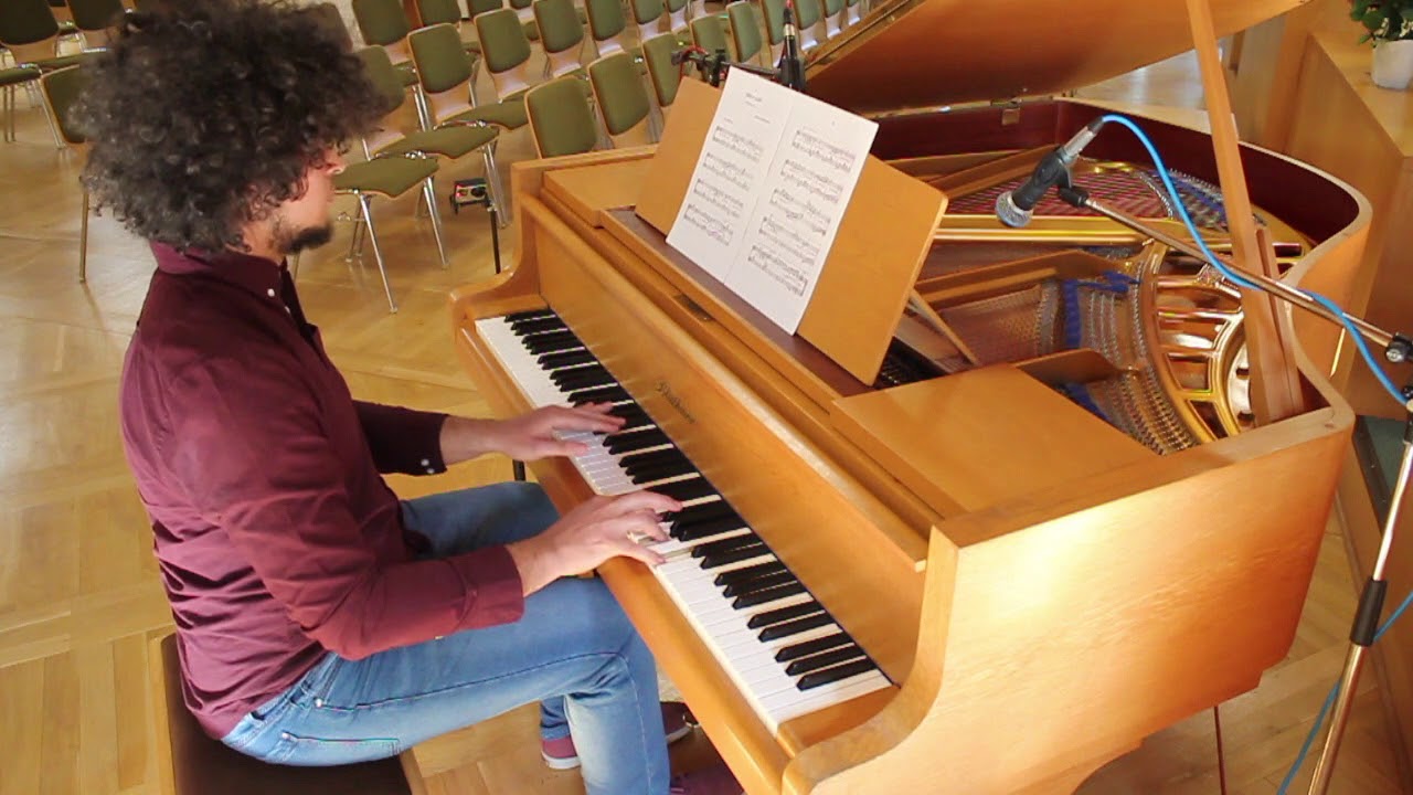 Jesús Reyes plays Cerca y Lejos by Manuel Guadalajara - YouTube