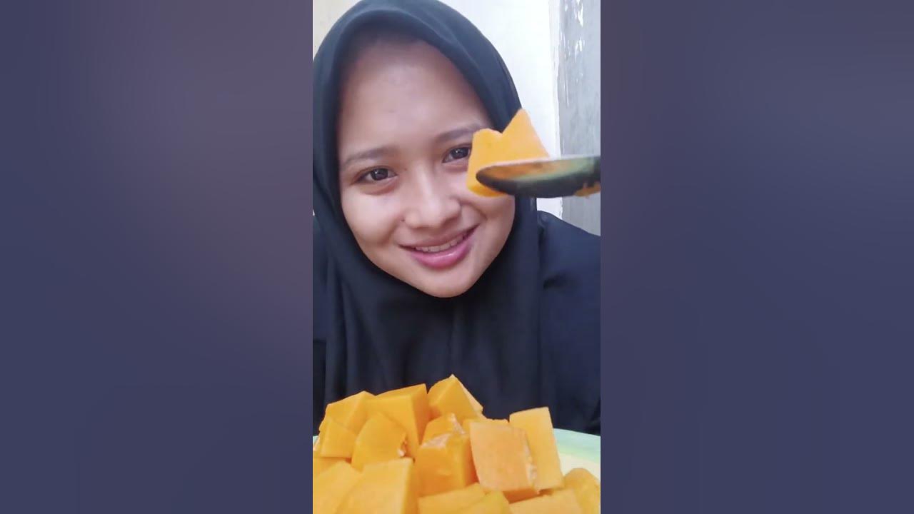 Temenin kakak makan buah gaes - YouTube