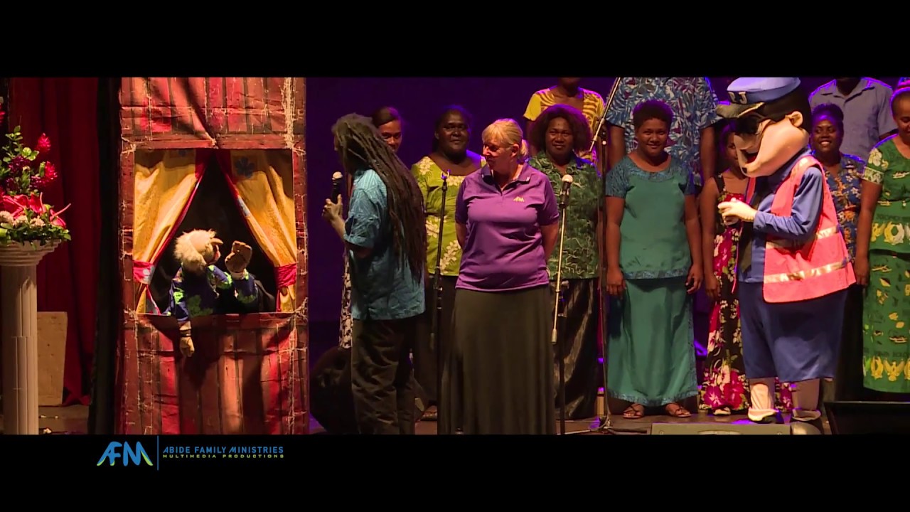 Arnie interviews Calvin Rore from the PTEC Choir - YouTube