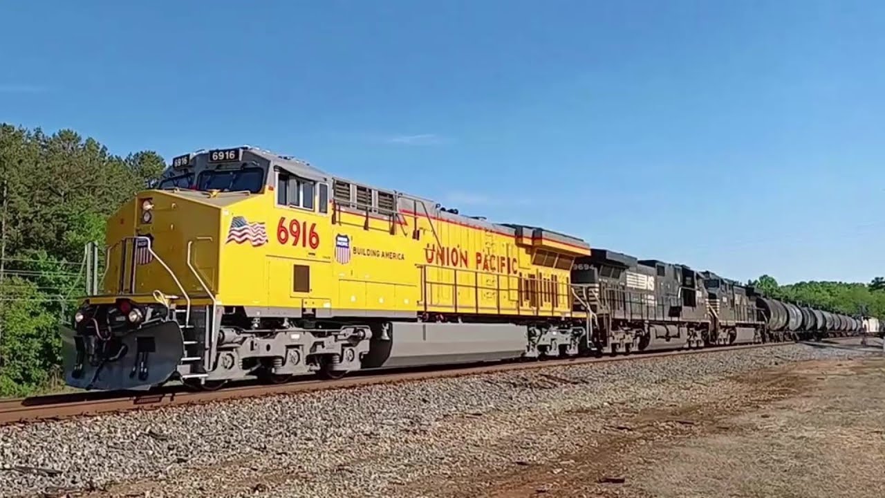 Aggressive Union Pacific #6916 - 153 NEW PAINT SCHEME & #2634 - 243 ...