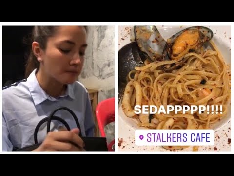 Macam sedapje menu Stalker Cafe by Fattah Amin..Nampak berselera Fazura makan - YouTube