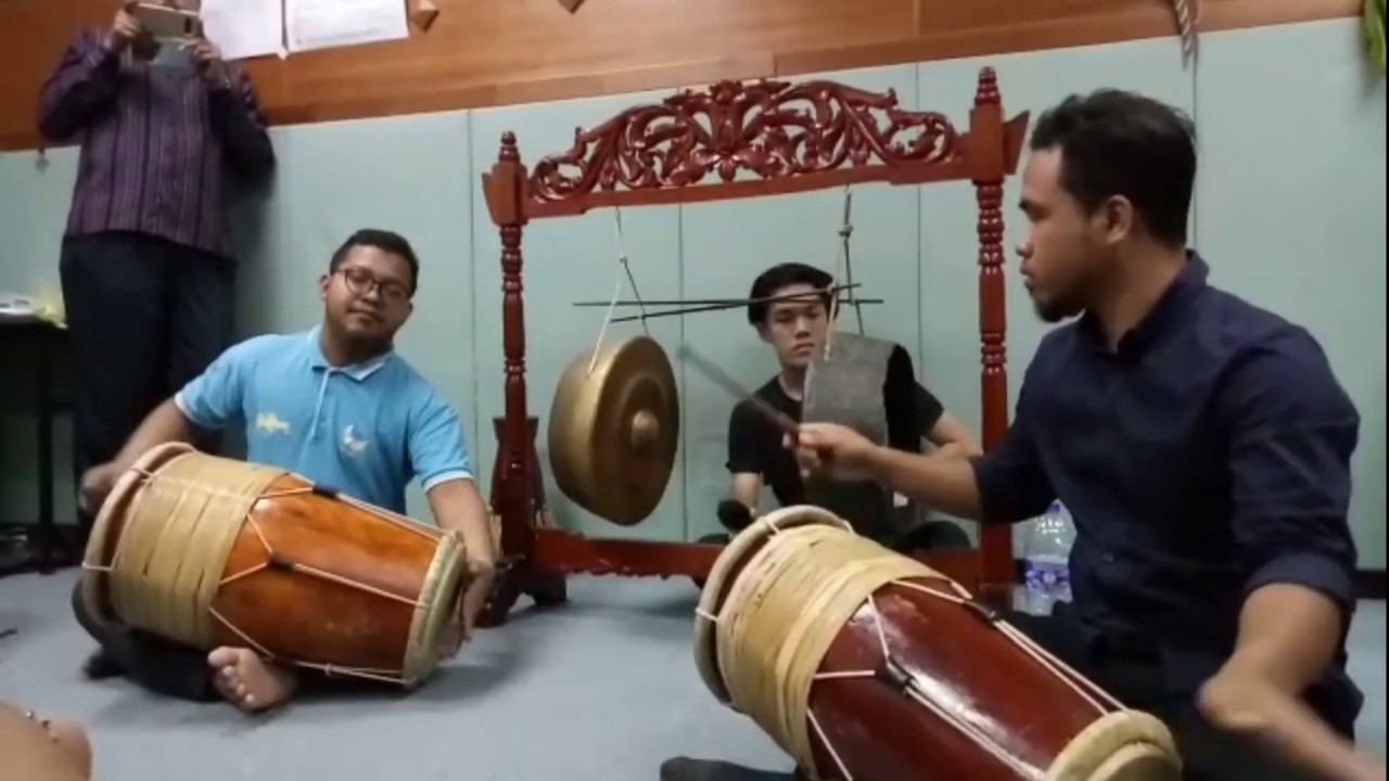 Gendang Silat Kelantan - YouTube