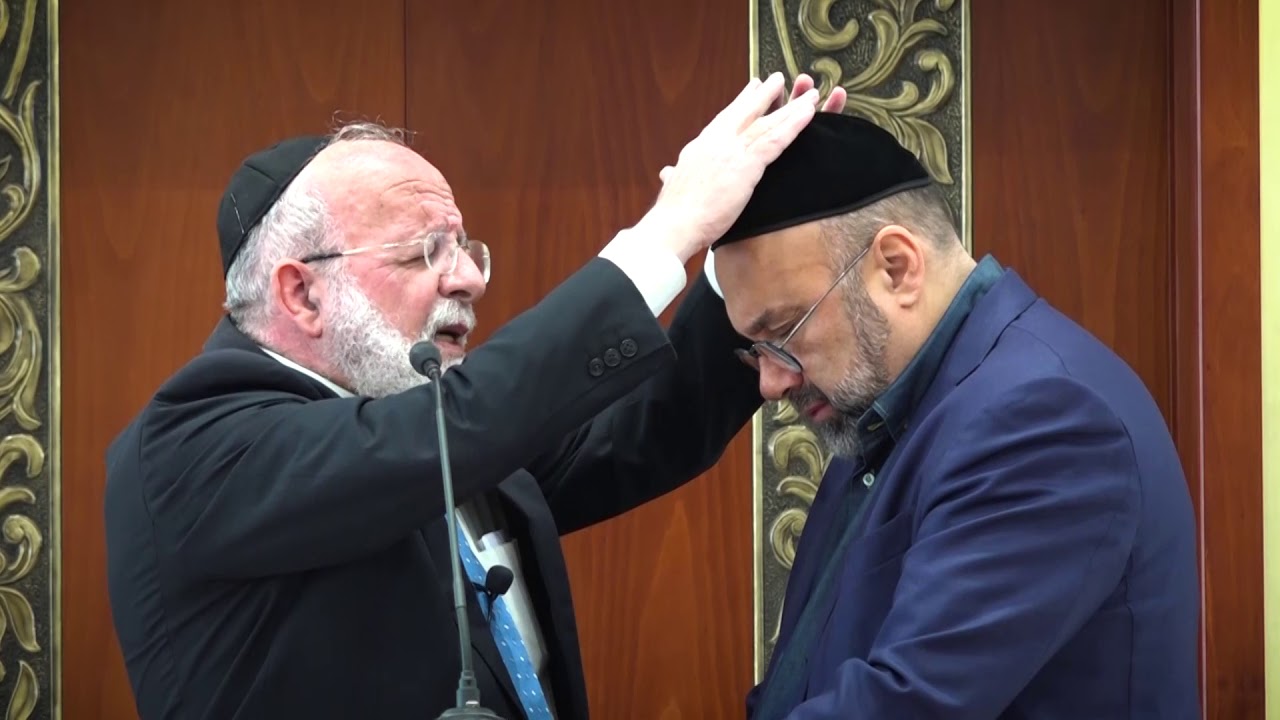 Harry Adjmi is blessed by Rabbi Sabato 17/1/2020 - YouTube