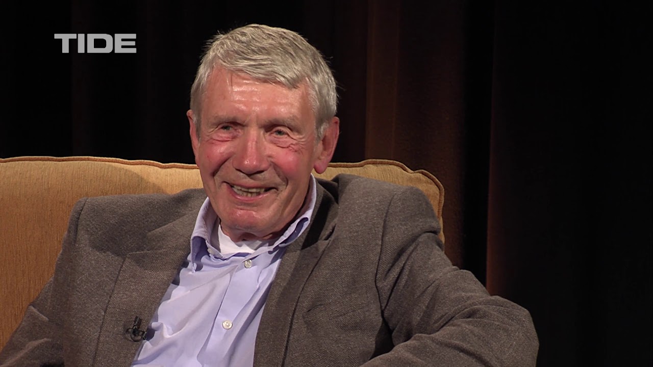 Patriotisches Salongespräch | Holger Cassens zu Gast bei Uwe Doll - YouTube