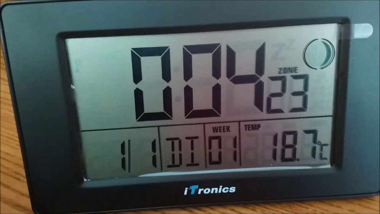 iTronics iTronics 380 Orologio Radio da Parete Digitale con Indicatore di Temperatura Sveglia ...