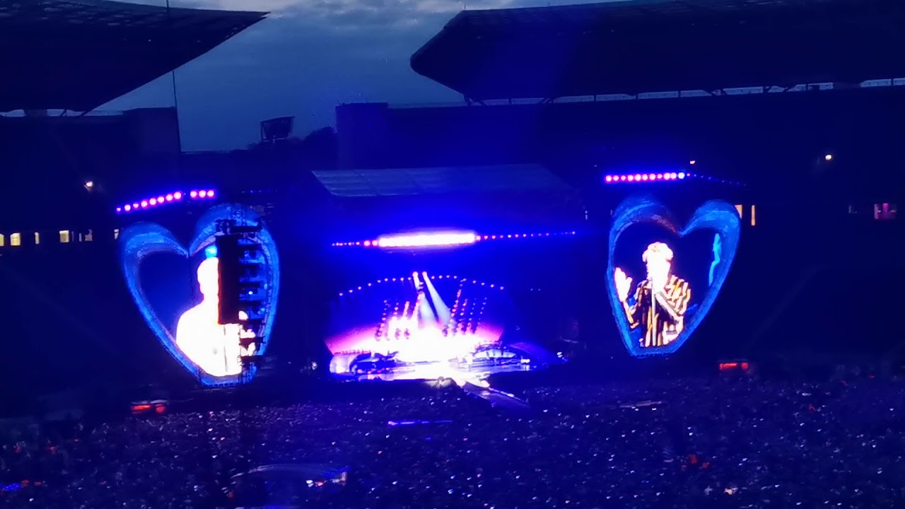 Pink - 90 Days - Olympiastadion Berlin, Beautiful Trauma Tour, 14.07. ...