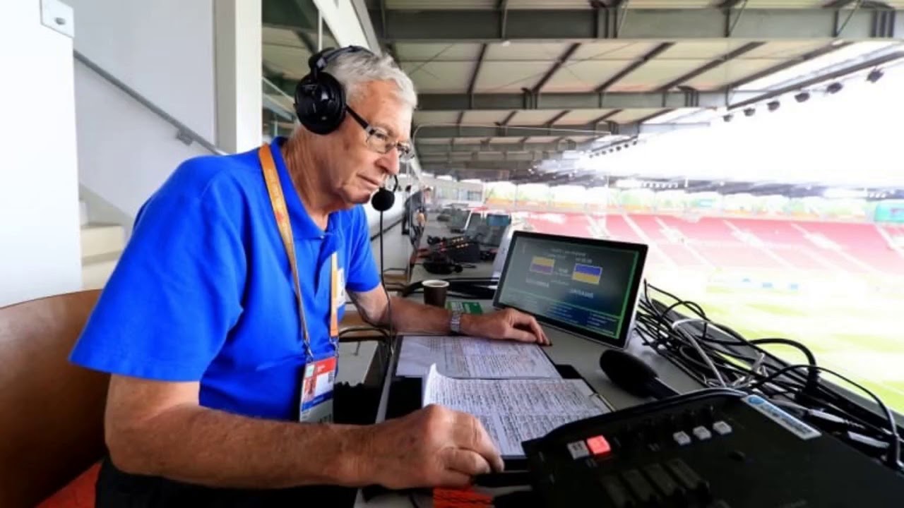 EXCLUSIVE interview with football commentator John Helm against VAR ...