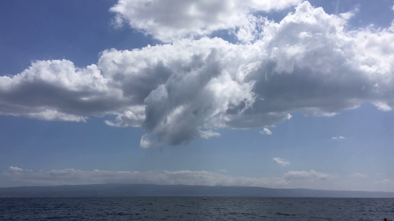 Timelapse of a rolling cloud in Split - YouTube