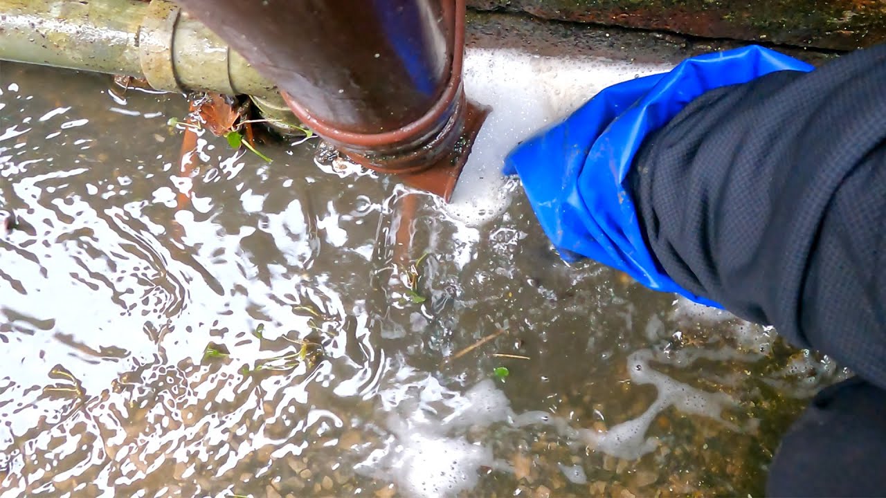 Arm DEEP in a Greasy Gully! Gully & Manhole Unblock - YouTube