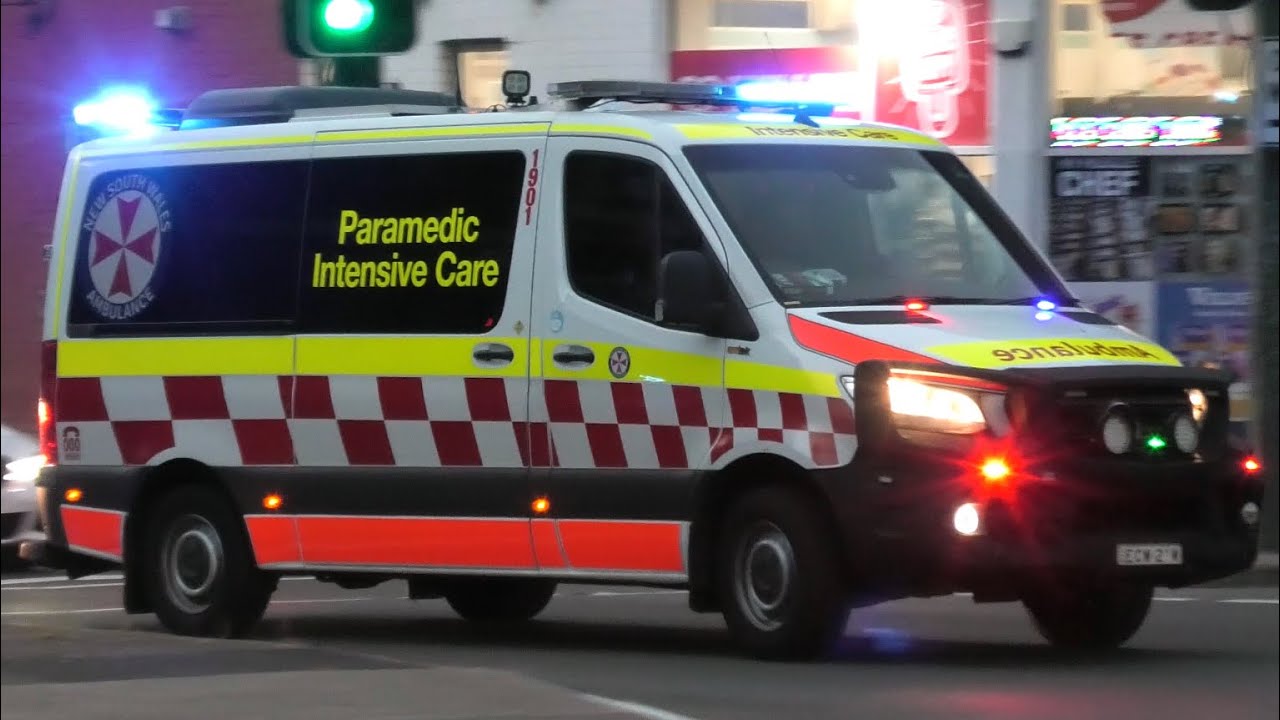 NSWAS - Intensive Care Car 901 Responding - YouTube