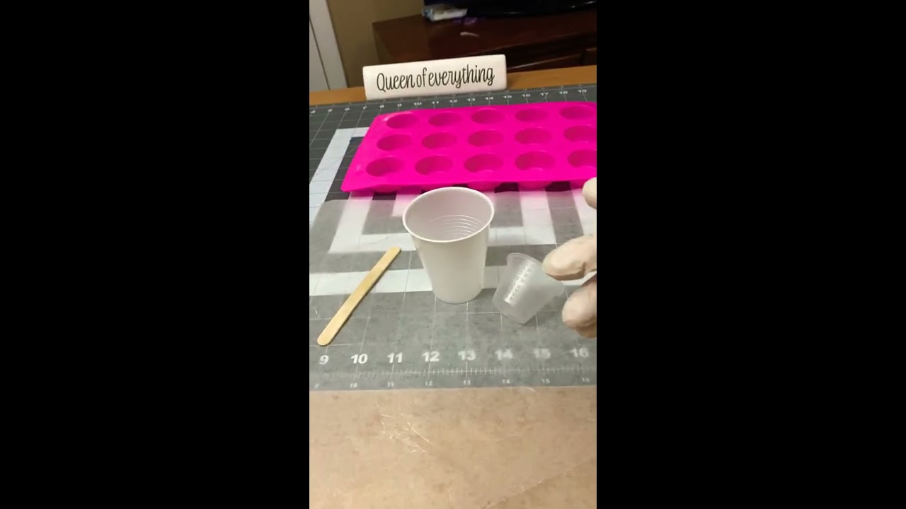 Making resin bow centers. Part One - YouTube