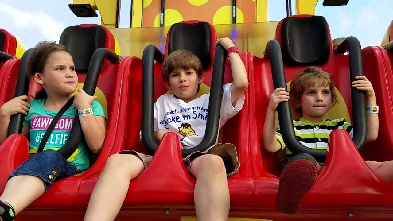 Screaming on the Screamer @ Fun Spot America - YouTube