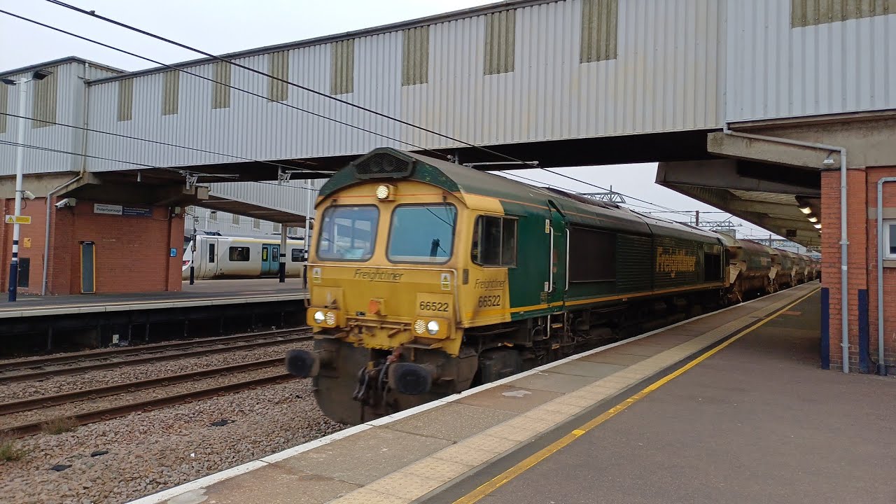 Freightliner 66522 & Freightliner 66593 - YouTube