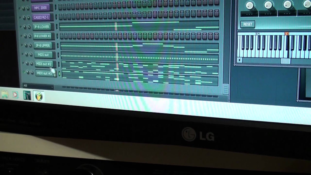 Music Percussion Computer MPC1 and Highly Liquid MD24 Midi Decoder test ...