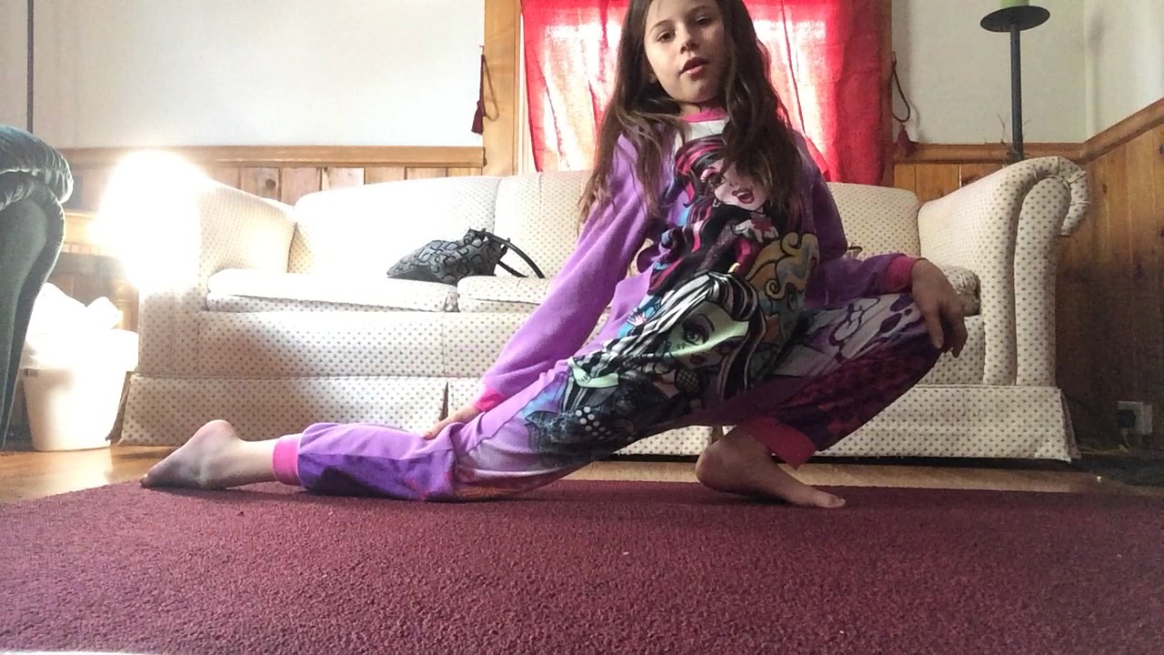 How to do the splits really easy for beginners - YouTube