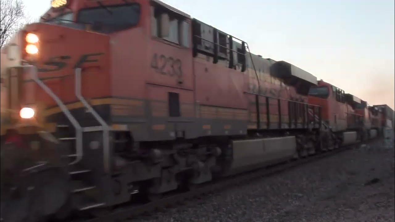 BNSF #4233 Leads WB Intermodal. Olathe, KS 4/1/23 - YouTube