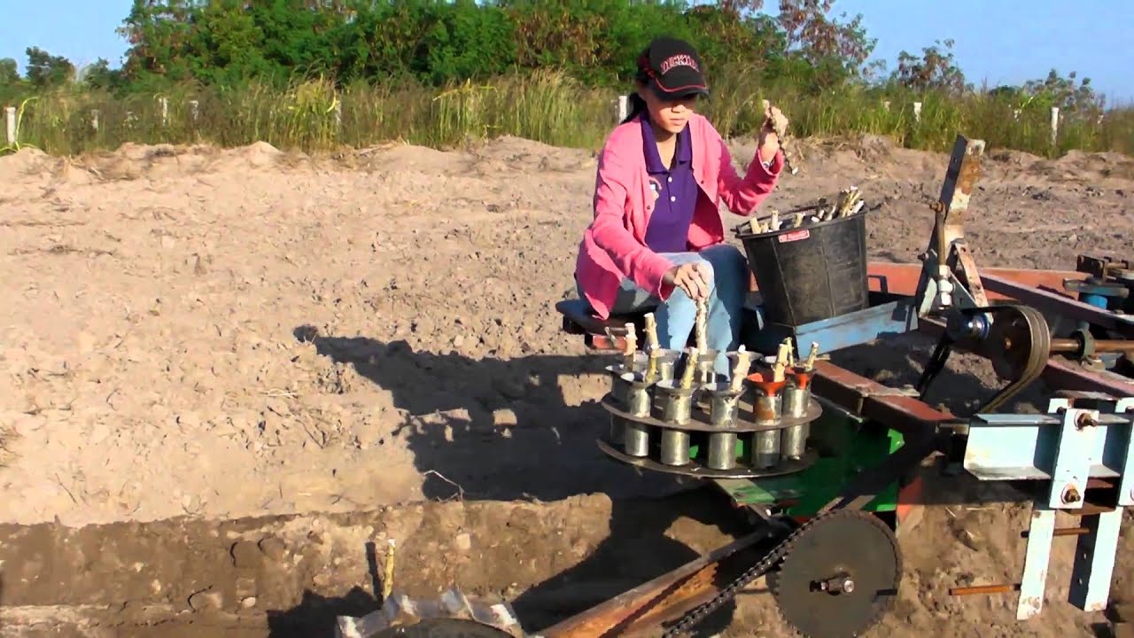 cassava planter.MP4 - YouTube