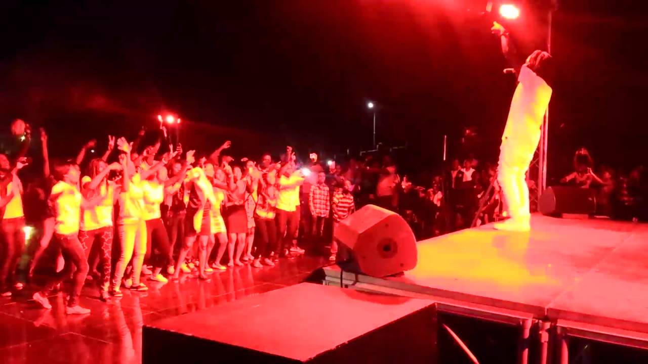 Mr. Leo - performing at the MCFM SHOWCASE Buea (Music Camerounaise ...