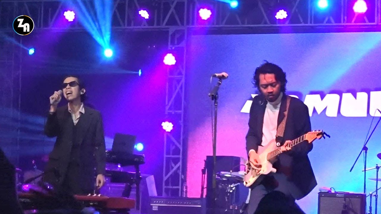 Kenangan Manis - Pamungkas ft Romantic Echoes (Live At Music Gallery ...