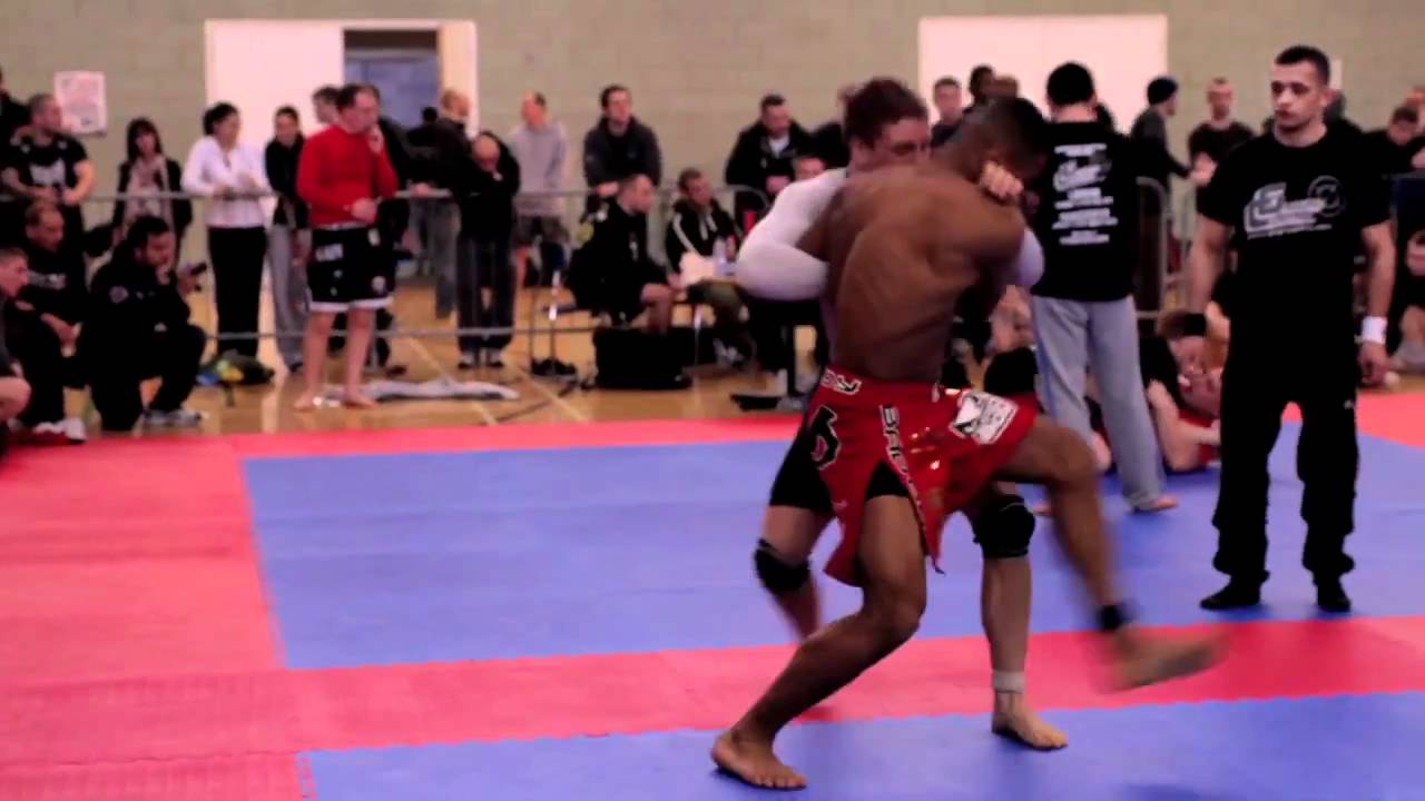U87KG Adv Daniel Roberts vs Sam Boult - YouTube