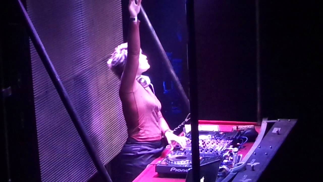 Rose Amorim ... 1º ano de i9 music ... Noite Perfeita !!! Feita por ...