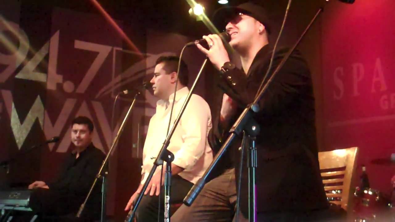 Dw3 - performs "Sabor A Mi" a song in Spanish -LIVE @ Sphaghettini's ...