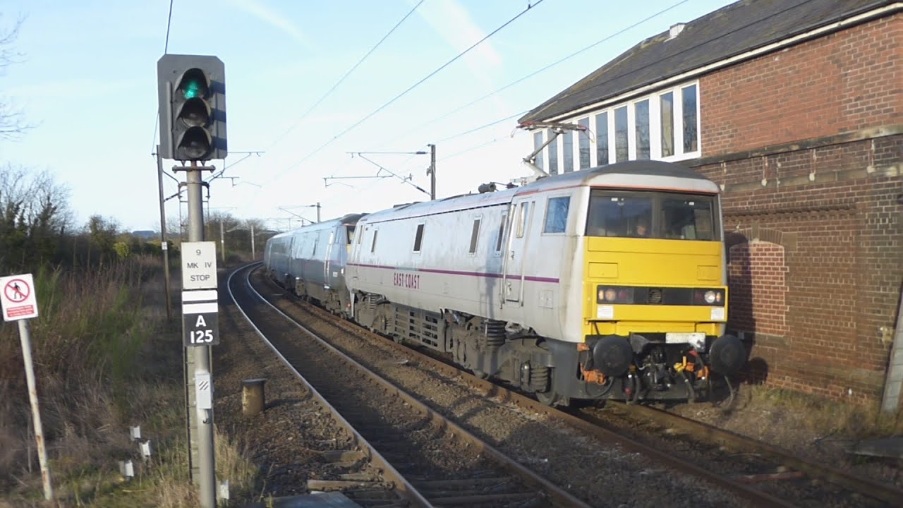 East Coast Class 91 arrives at Alnmouth blunt end first (15/12/14 ...