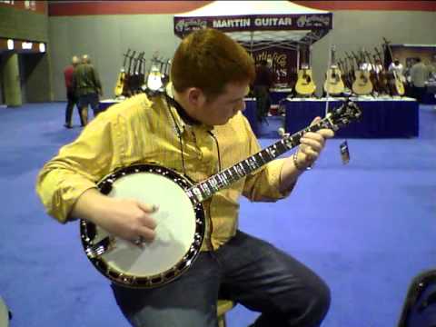 Sullivan Banjo Co. proudly displays the Banjo Hangout Build at IBMA ...