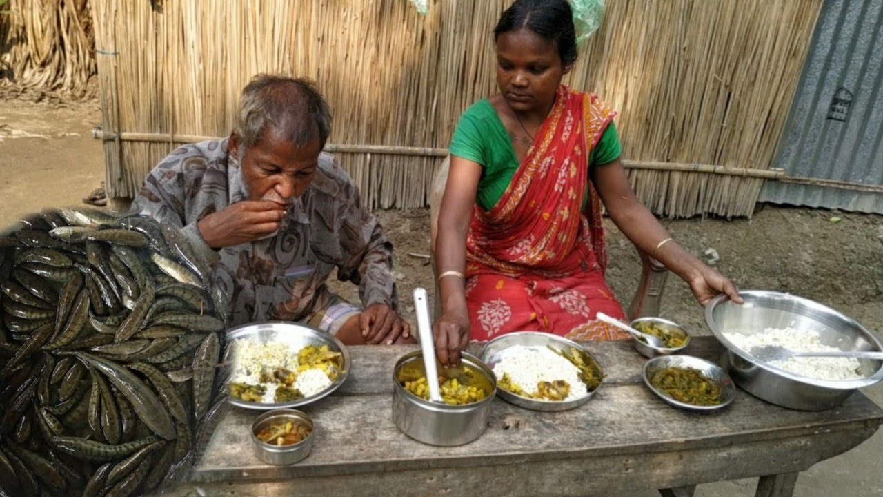 mud fish cooking new style | mud fish cooking by santali women | mud ...