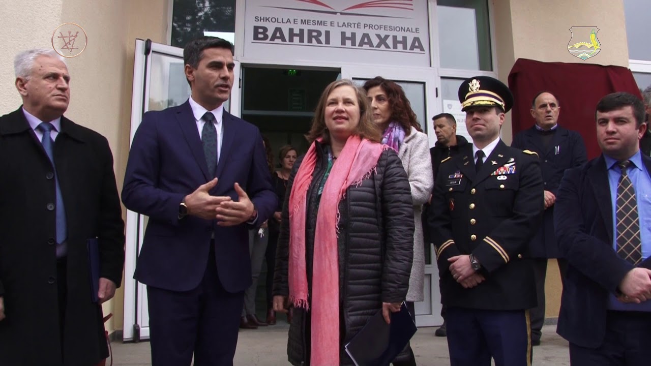 znj. Colleen Hyland, vizitoi Komunën e Vushtrrisë. - YouTube