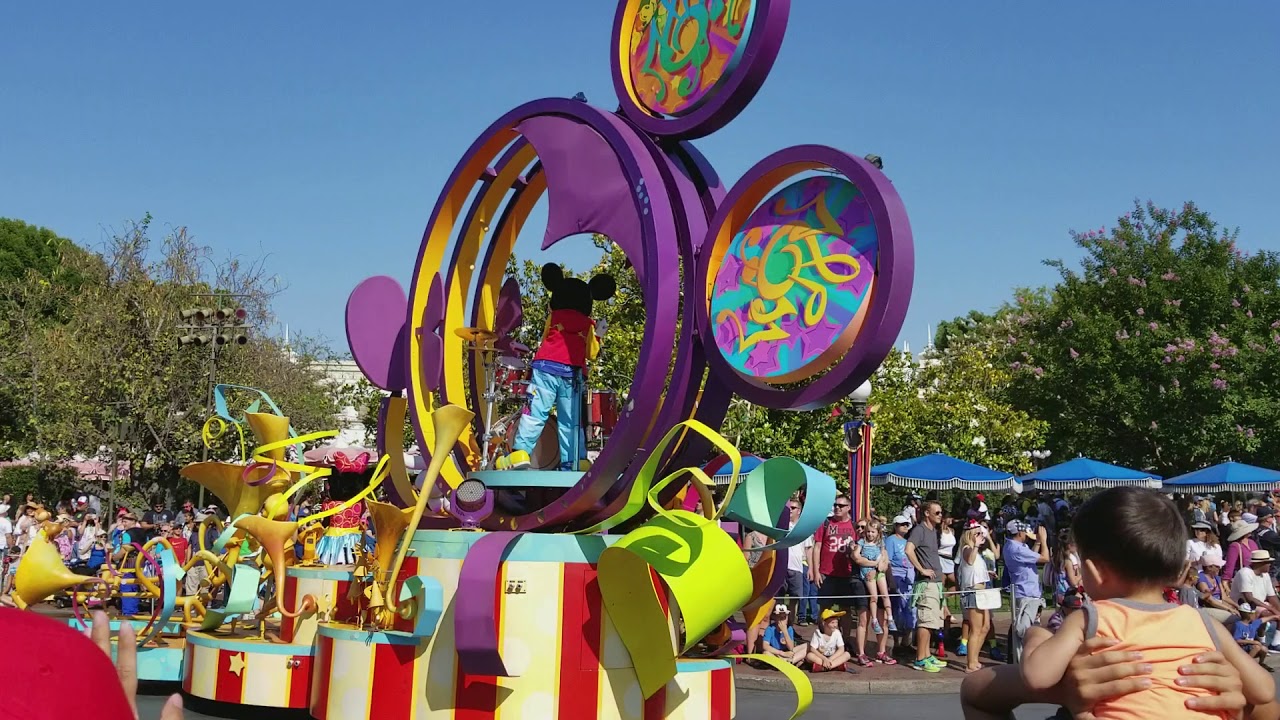 Disney parade - YouTube
