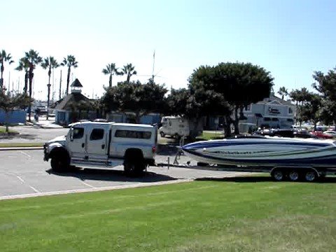 Freightliner Sportchassis Pulling Badass Deckboat - YouTube