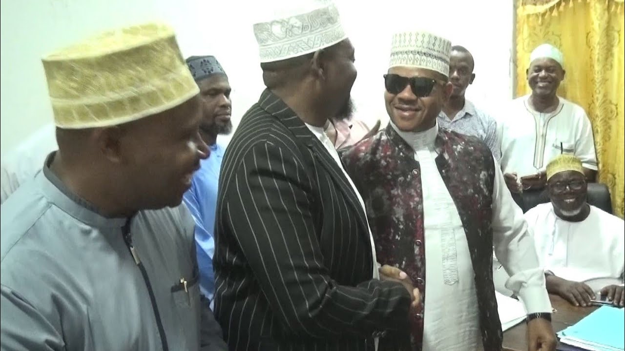 FULL Sheikh Walid akikabidhiwa ofisi ya Sheikh wa Mkoa na Sheikh Alhadi ...