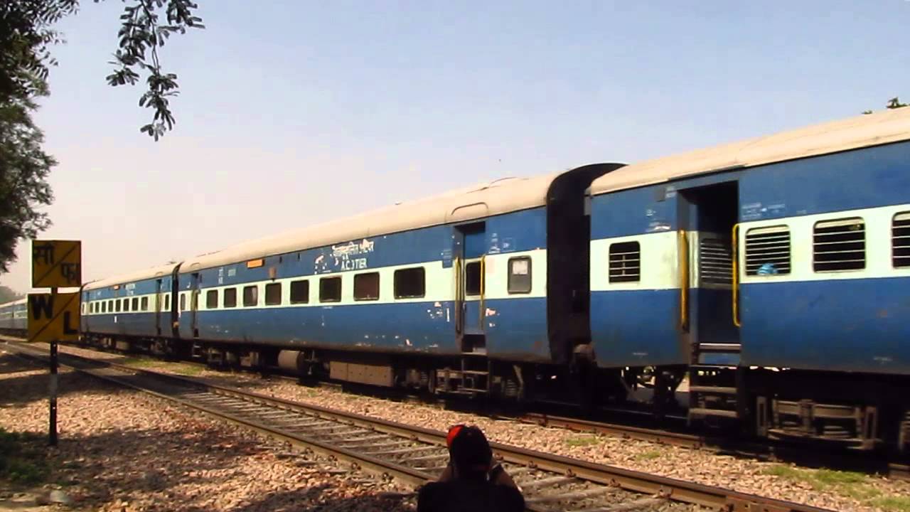 Malani Express hauled by WDP-4B locomotive - YouTube