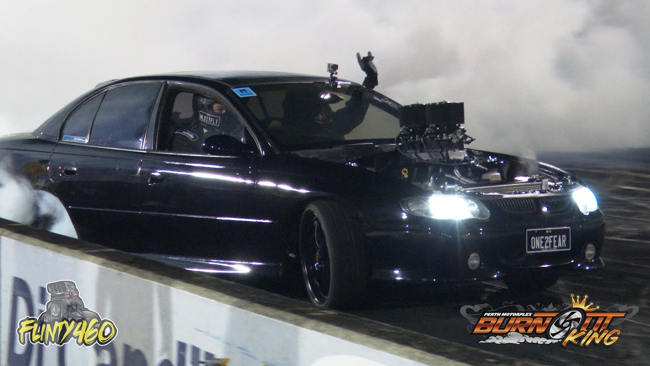VX SS COMMODORE "ONE2FEAR" AT BURNOUT KING - YouTube