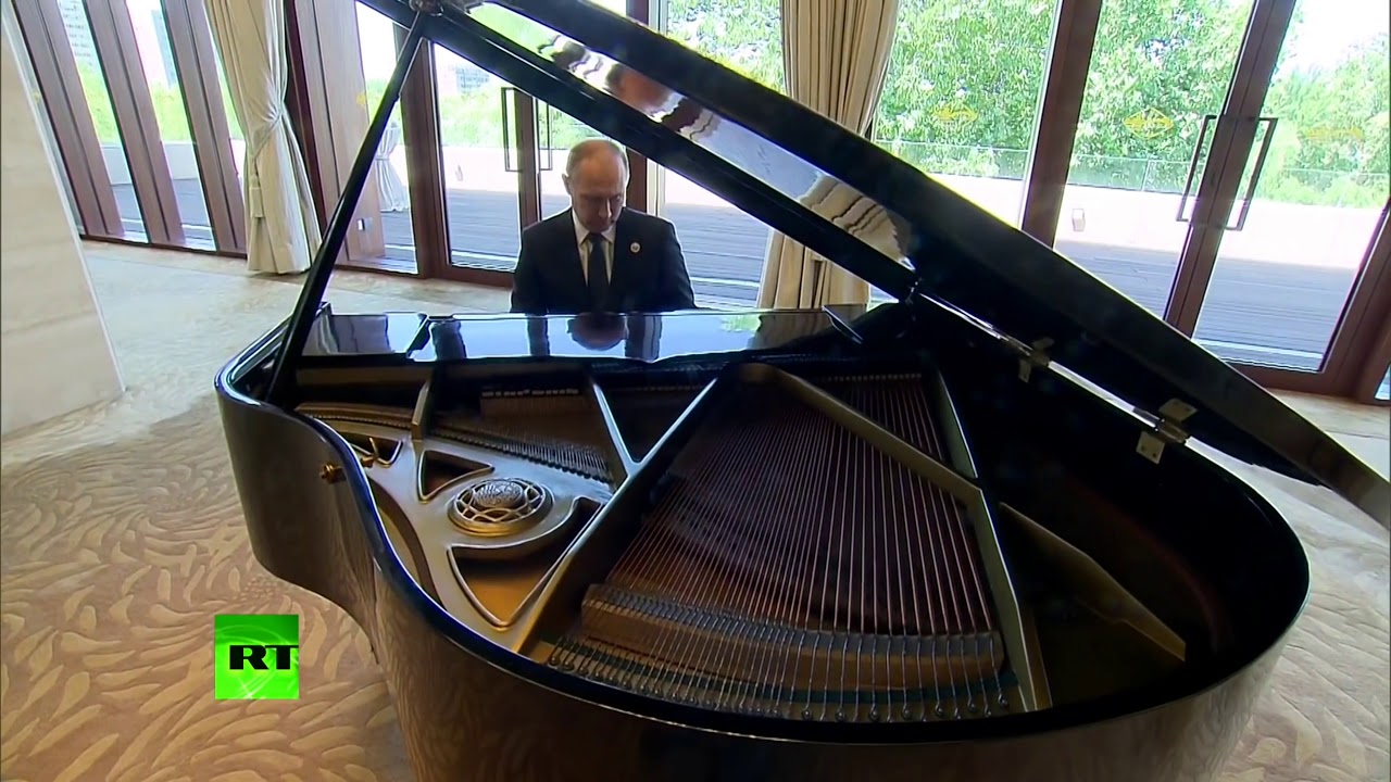 Vladimir Putin plays the Turkish anthem on Piano INCREDIBLE SKILL 🇹🇷🇷🇺 ...
