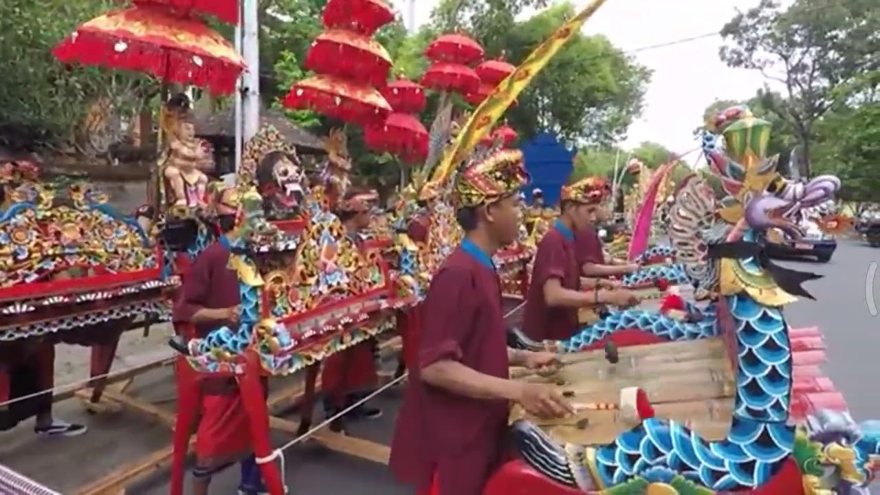 Kesenian jegog jembrana - YouTube