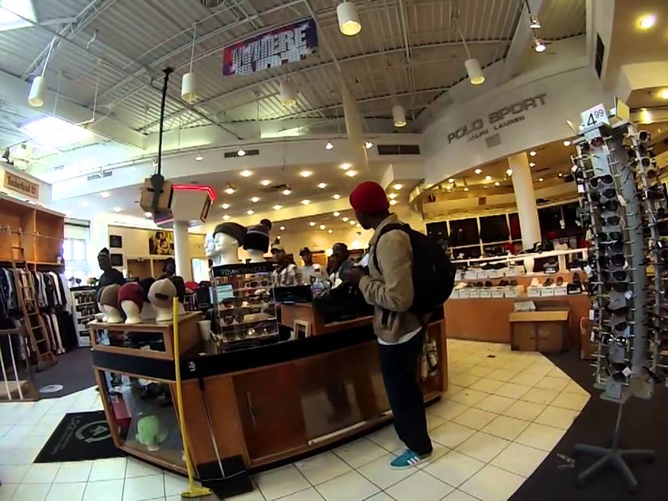 ATL SECURITY GUARD DARIEN LONG METRO MALL '' I CAN DO SOMETHING ABOUT ...