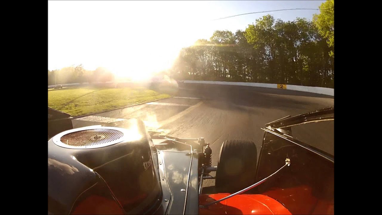 Billy Lowden Jr 5/24/14 Mahoning Valley Speedway Heat win - YouTube