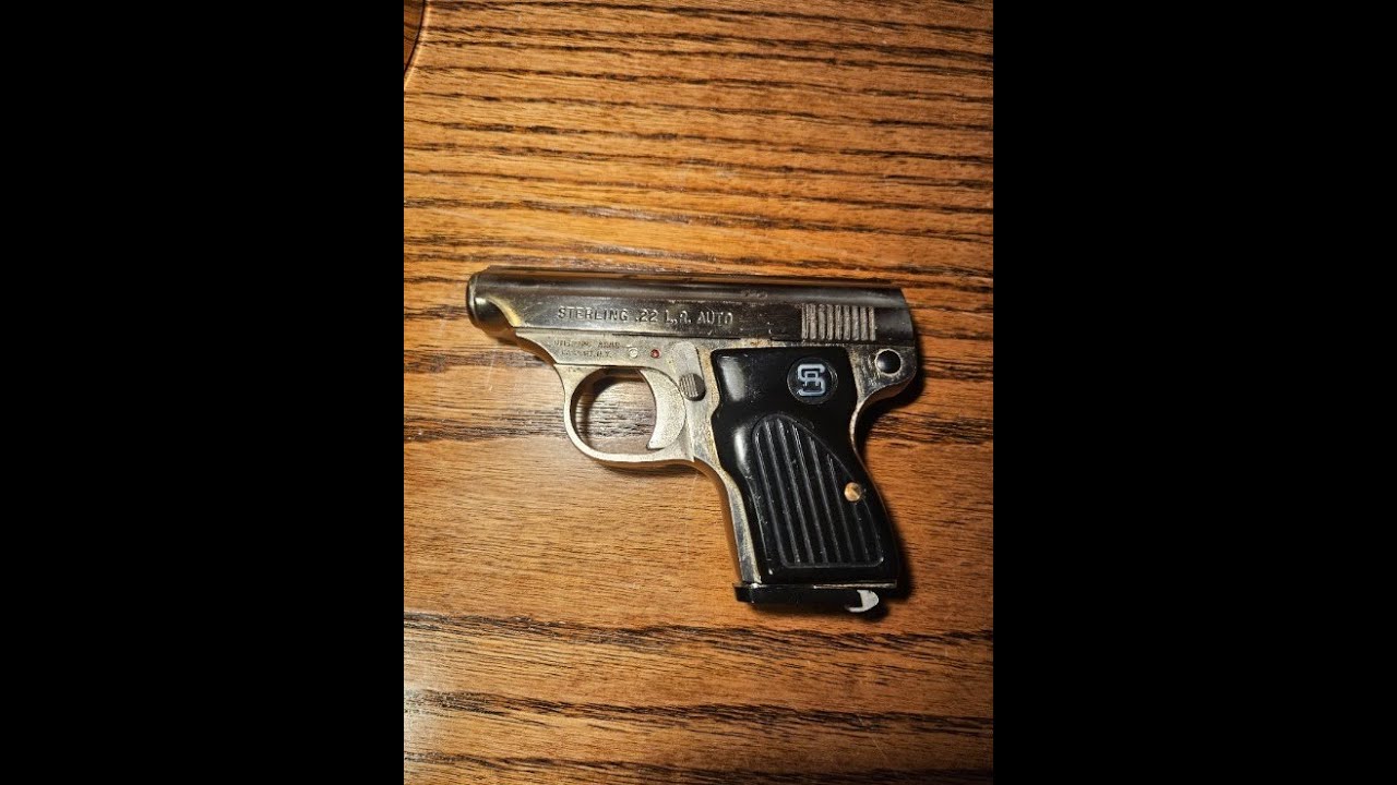 Sterling pocket pistol Model 302 in caliber 22 LR. Demonstration, field ...