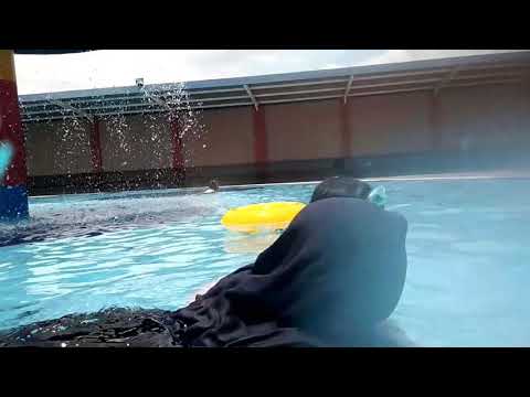 Renang bersama tante