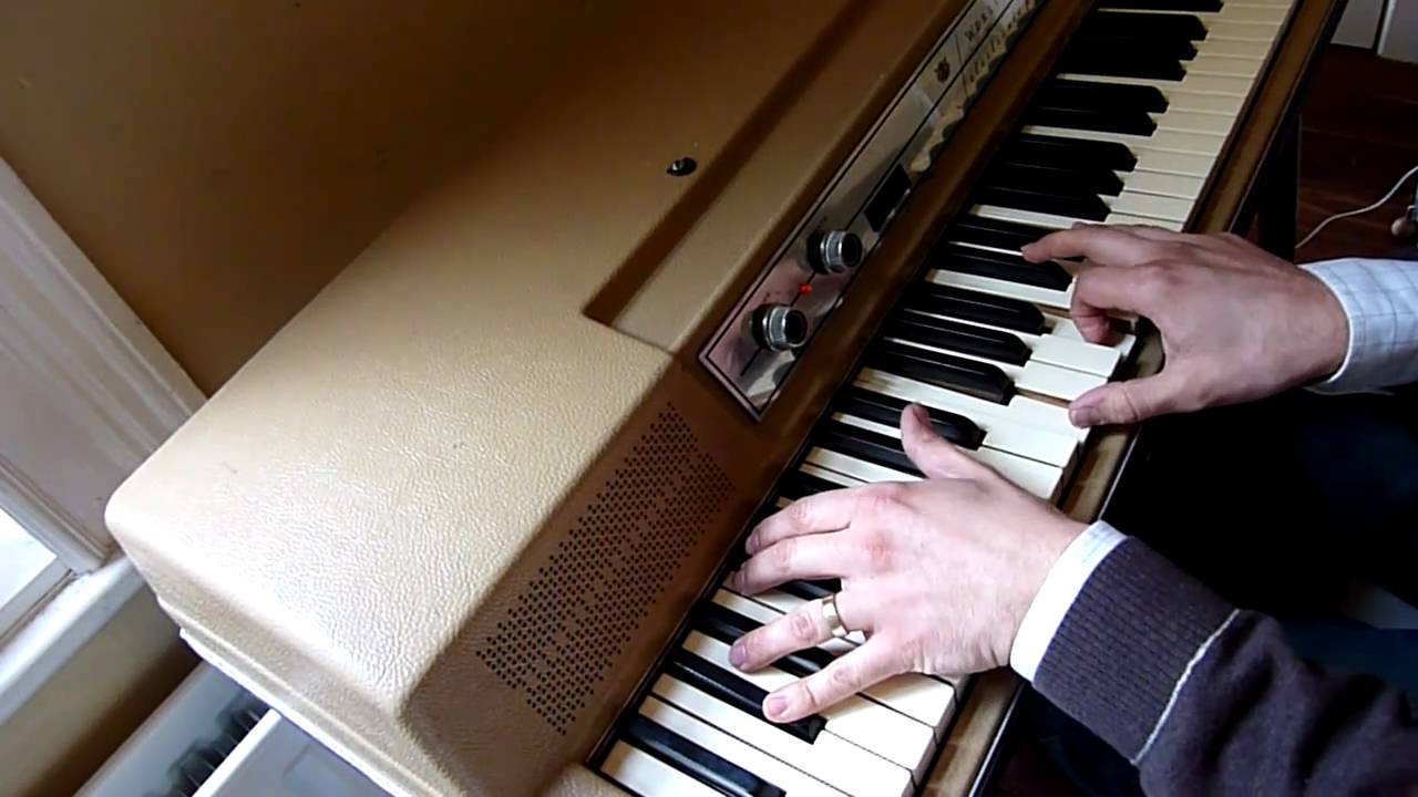 Donald Fagen's New Frontier played on a Wurlitzer electric piano - YouTube
