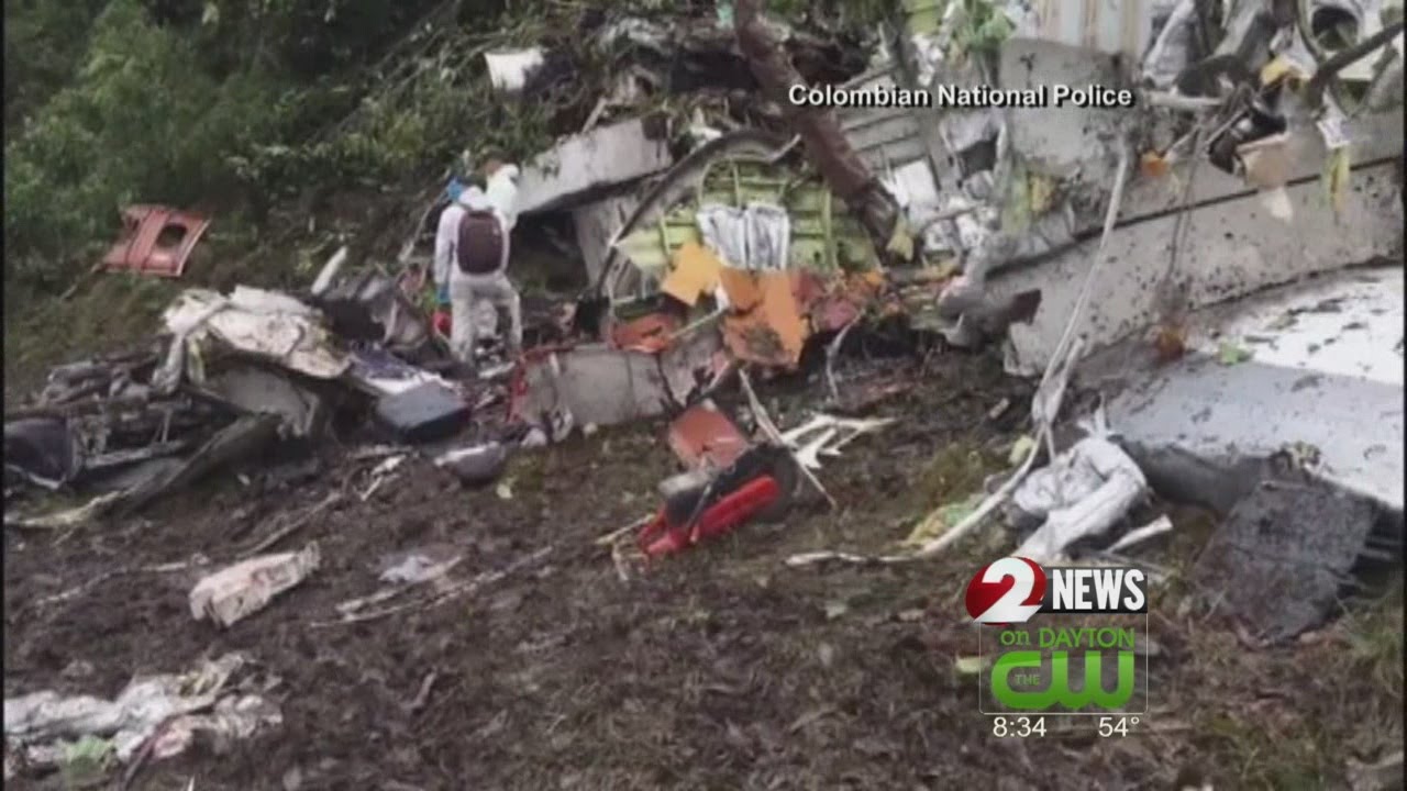 Thousands mourn soccer team in tragic plane crash - YouTube