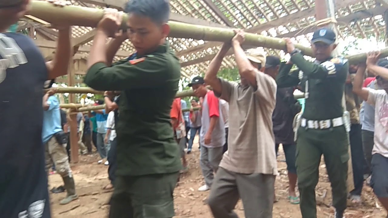 cara Angkat rumah Tradisi gotong royong di desa.MP4 - YouTube
